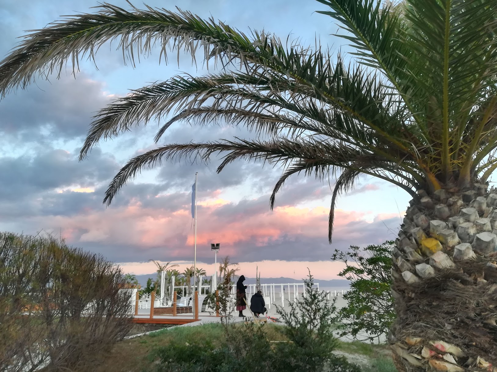 Il Poetto non è la Costa Smeralda, ma vivrà di più perché è "multikulti ...