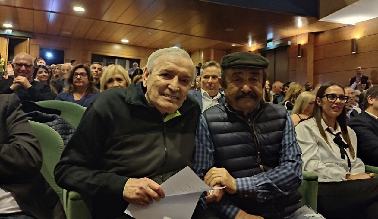 Benito Urgu celebra Gigi Riva: “Infinita gratitudine per il Re” | Prima ...