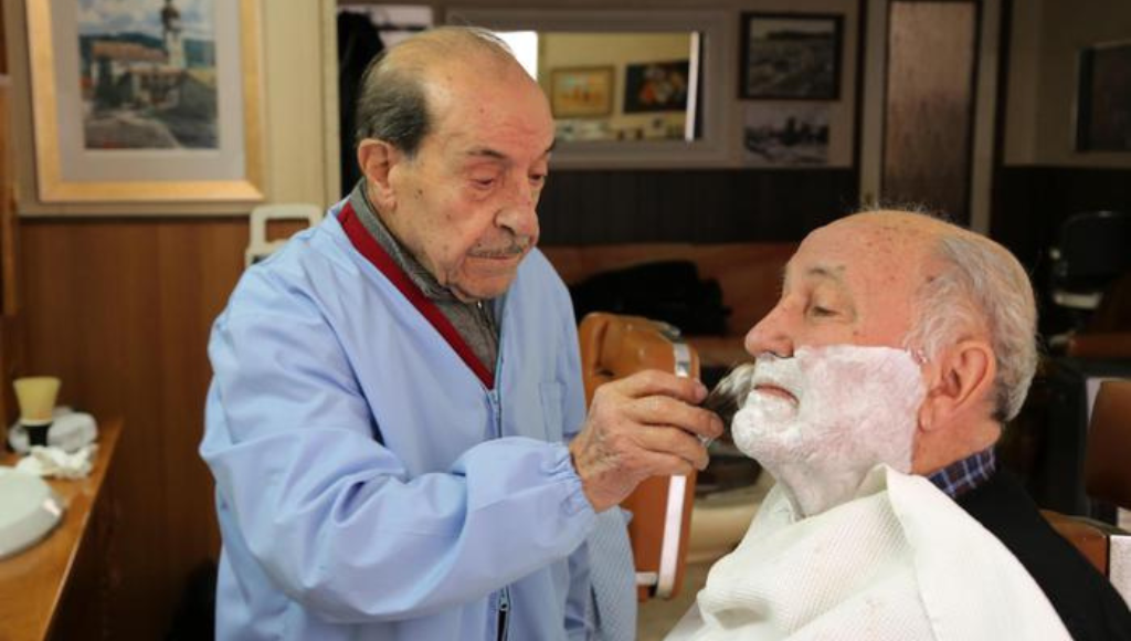 Cagliari piange Antonio Cardia, storico barbiere di via Cimarosa ...
