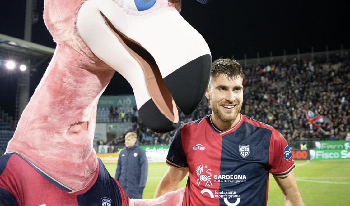Cagliari, la coppia che non ti aspetti: Altare e la mascotte Pully | Sport | Cagliaripad