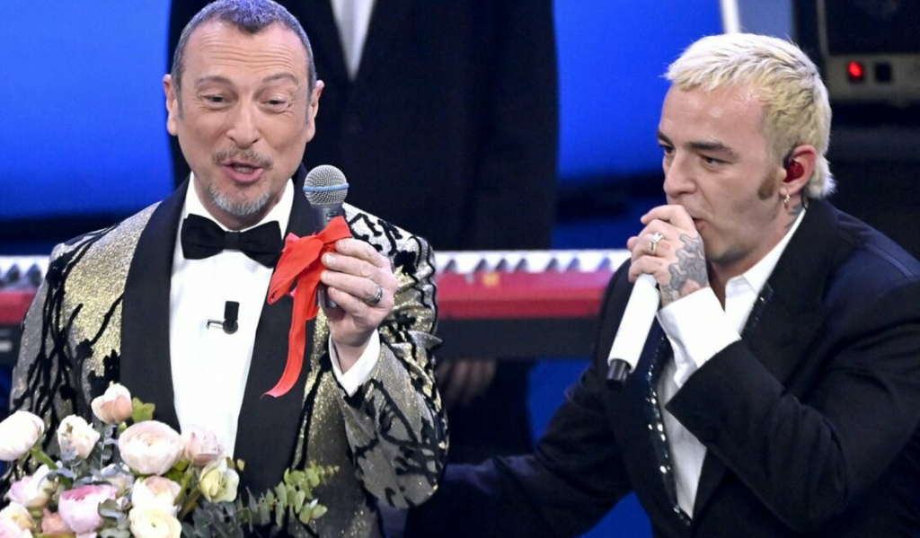 Sanremo, Salmo restituisce il microfono "rotto" ad Amadeus | Musica e ...