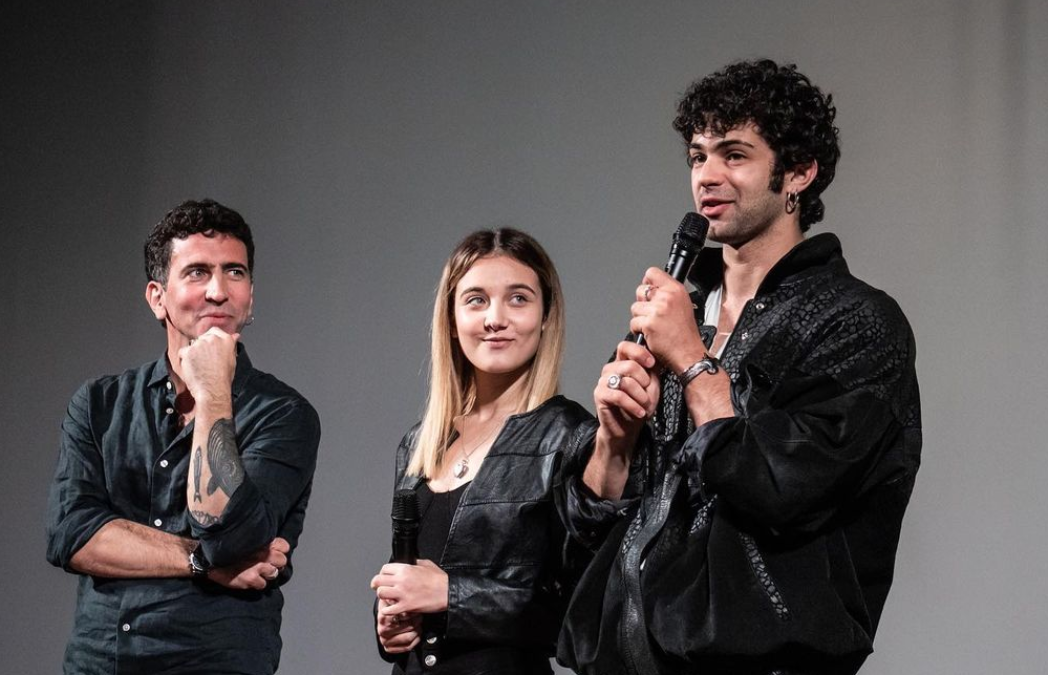 Fan in visibilio, la star di "Mare Fuori" conquista il pubblico a ...