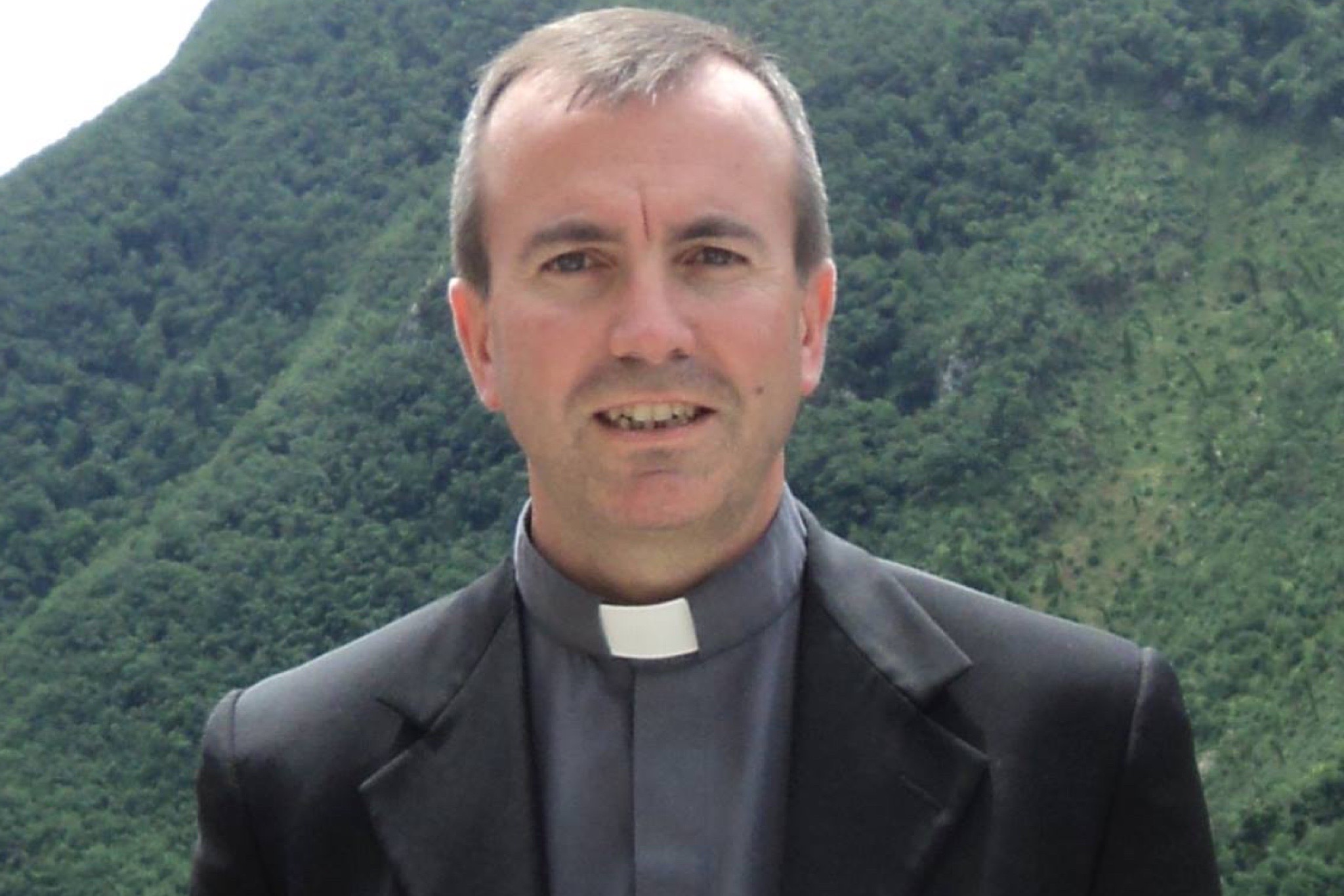 “Sono stato abusato a 14 anni”: la dura confessione di padre Contini ...