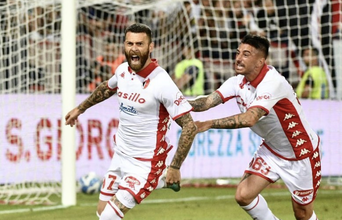 A Bari si sentono la Serie in A in tasca: delirio per il ritorno dei ...