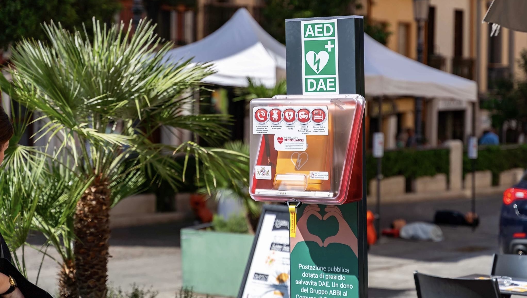 Ha un malore e sviene in piazza Yenne: 60enne salvata col ...